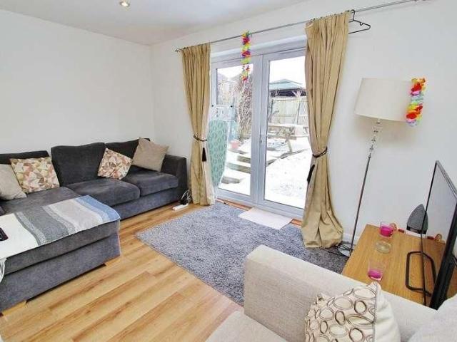 Colebrook Lane, Loughton, IG10