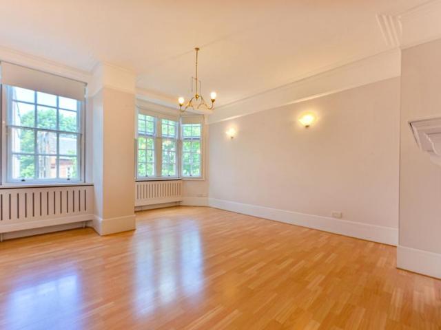 Coleherne Court, Earls Court, London. 4 bed flat to rent £9,533 pcm £2,200 pw