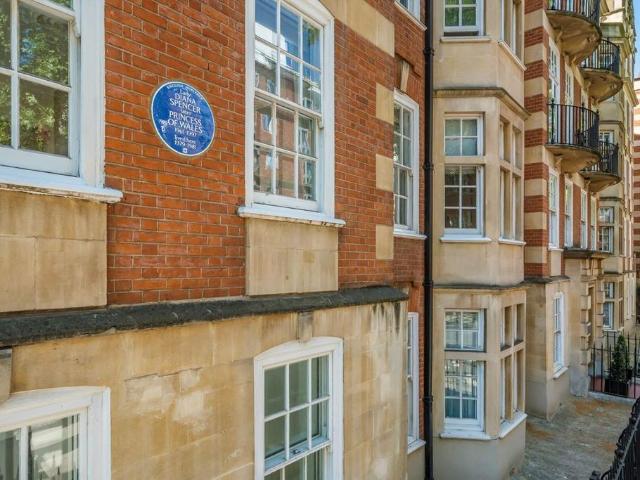 Coleherne Court, London SW5 4 bed flat to rent £8,500 pcm £1,962 pw