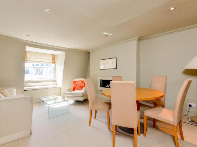 Coleherne Road, Chelsea, London, SW10 1 bed flat to rent £2,817 pcm £650 pw