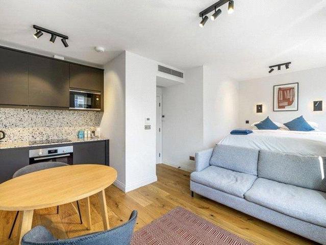 Coleherne Road, London, SW10 1 bed apartment to rent £2,500 pcm £577 pw