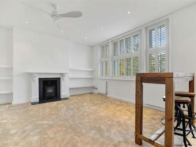 Coleherne Road, London SW10 1 bed flat to rent £2,578 pcm £595 pw