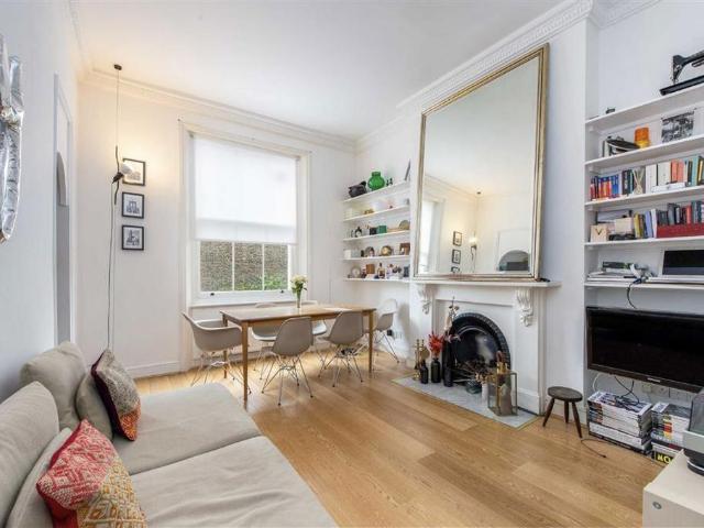 Coleherne Road, London SW10 2 bed flat to rent £2,999 pcm £692 pw