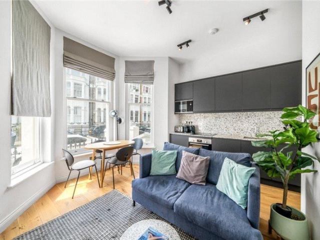 Coleherne Road, South Kensington. Studio to rent £2,500 pcm £577 pw