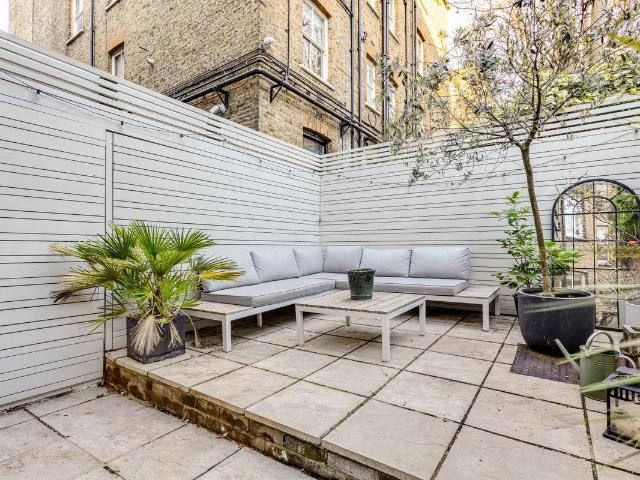 Colehill Gardens, Fulham Palace Road SW6, 2 bed flat to rent, £3,000 pcm | PrimeLocation