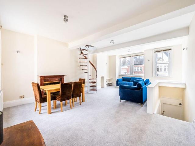 Colehill Lane, Bishop's Park, London. 2 bed flat to rent £3,675 pcm £848 pw