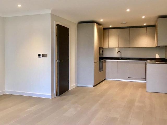 Coleman Court, Hope Close, Hendon NW4 2 bed flat to rent £2,000 pcm £462 pw