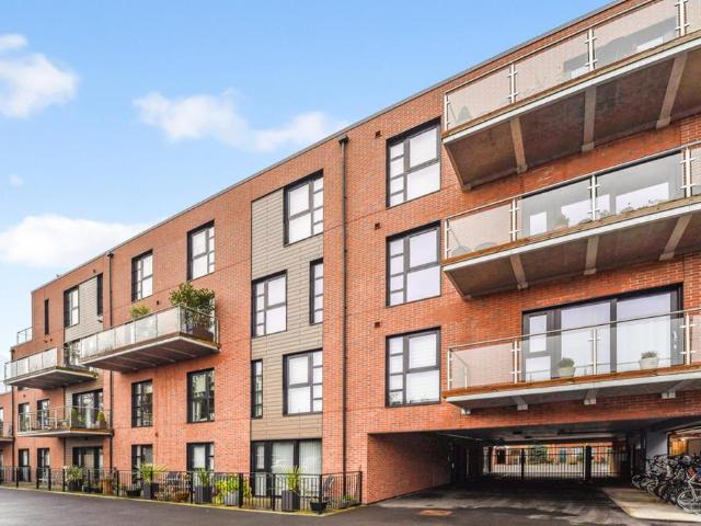 Coleman Court, 71 Coombe Road, New. 3 bed apartment to rent £2,950 pcm £681 pw