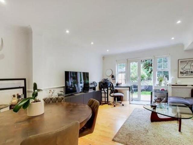 Colenso Drive, Mill Hill, 3 Bedroom House