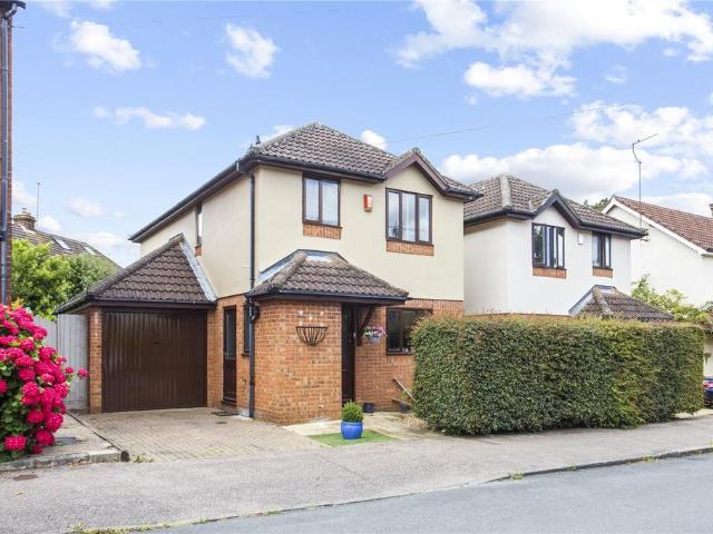 Coleswood Road, Harpenden. 3 bed detached house to rent £2,750 pcm £635 pw