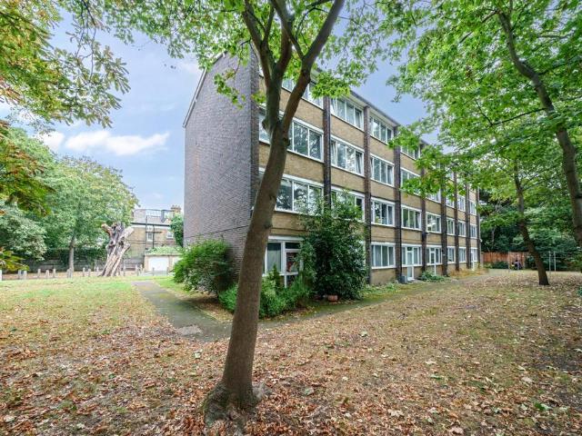 Coleraine Road, Blackheath, London, SE3 2 bed apartment to rent £1,950 pcm £450 pw