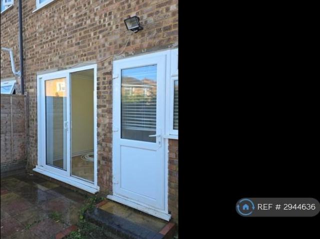Coleridge Crescent, Hemel Hempstead, HP2 3 bed end of terrace house to rent £2,400 pcm £554 pw