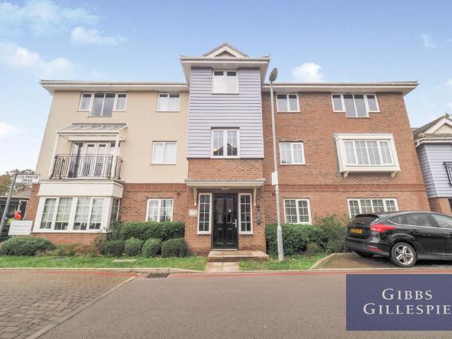 Coleridge Drive, Ruislip, HA4 2 bed flat to rent £1,700 pcm £392 pw