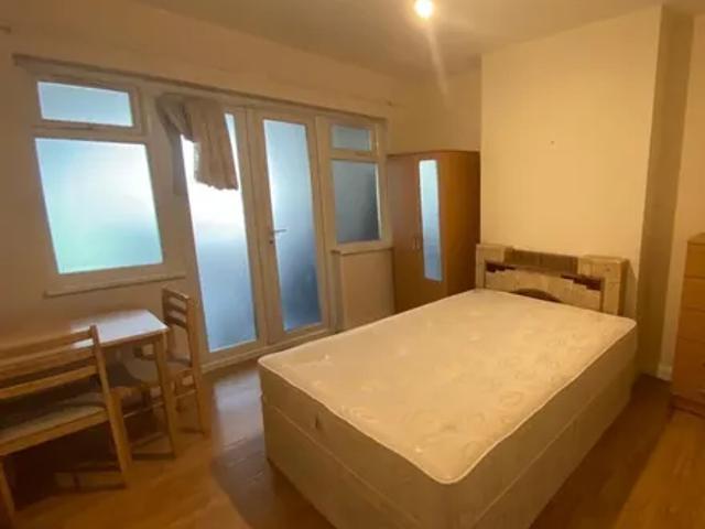 Coleridge Square, London, W13 0JS, United Kingdom | Room for rent #167621402 | Rentberry
