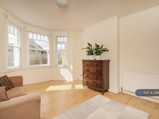 Coleridge Road, North Finchley, N12 2 bed flat to rent £1,795 pcm £414 pw