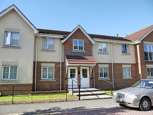 Coleridge Way, Borehamwood. 2 bed apartment to rent £1,800 pcm £415 pw
