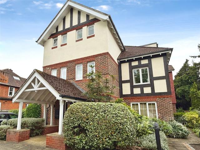 Coley Avenue, Woking, Surrey GU22, 3 bed flat to rent, £1,900 pcm | PrimeLocation