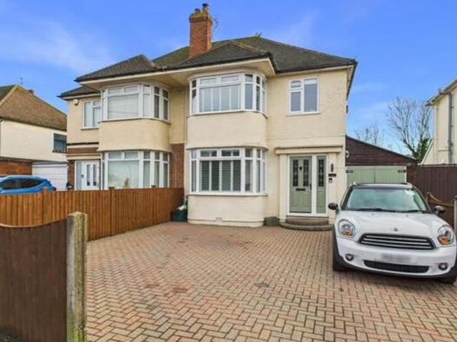 Colin Road, Barnwood, 3 Bedroom Semi detached