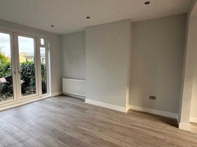 Colin Road, Luton, LU2 7RX