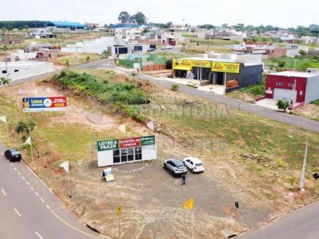 Colina Azul na avenida principal com 380m²