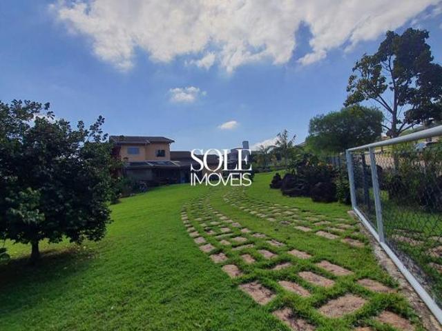 Colinas de Inhandjara Casa com 3 Suítes, Varanda Gourmet, Spa, Jardim e Garagem para 3 Carros