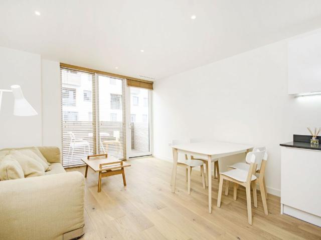 Colindale, London NW9, 1 bed flat to rent, £1,800 pcm | PrimeLocation