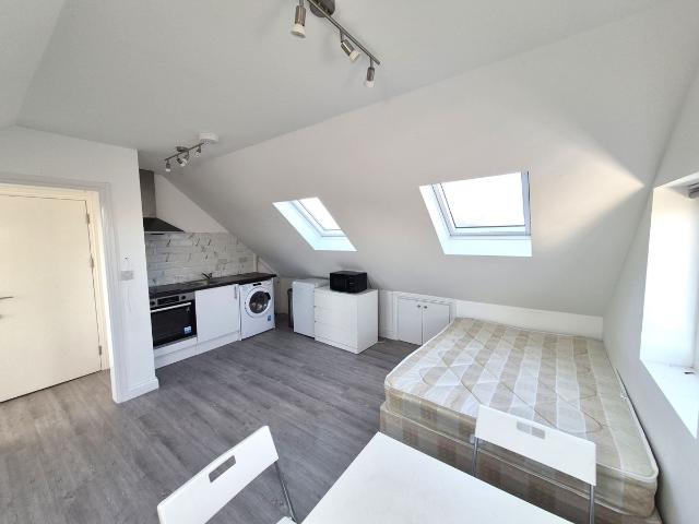 Colindale, London NW9, Studio to rent, £1,200 pcm | PrimeLocation