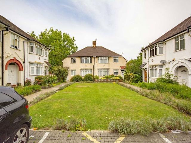 Colindeep Lane, London NW9, 1 bed maisonette to rent, £1,500 pcm | PrimeLocation