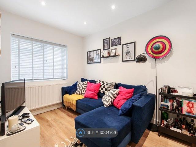 Coliston Passage, London SW18, 1 bed terraced house to rent, £2,000 pcm | PrimeLocation