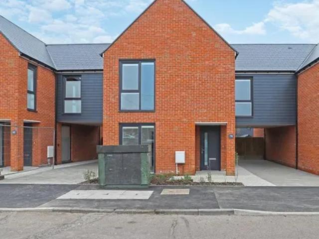 Collard Avenue, Debden Green, IG10 2ER, United Kingdom | 3 bed duplex for rent #167863479 | Rentberry