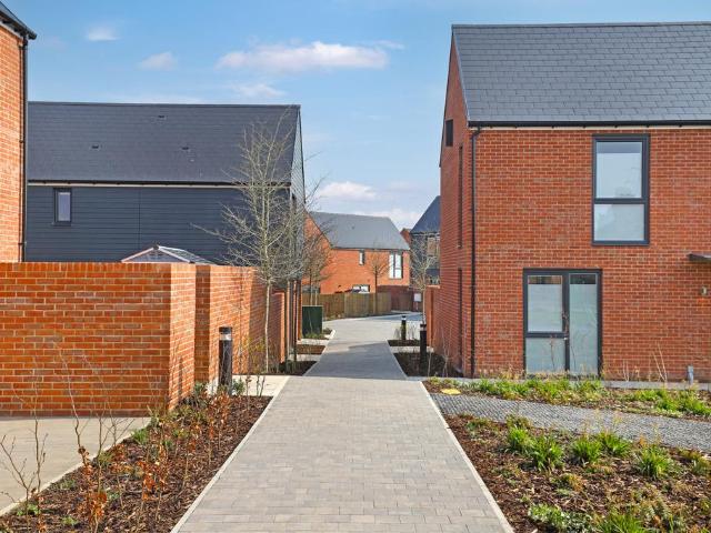 Collard Avenue, Essex IG10 3 bed semi detached house to rent £2,800 pcm £646 pw