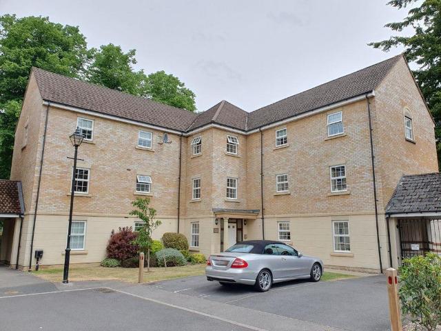 College Mews, Newbury 2 bed flat to rent £1,495 pcm £345 pw