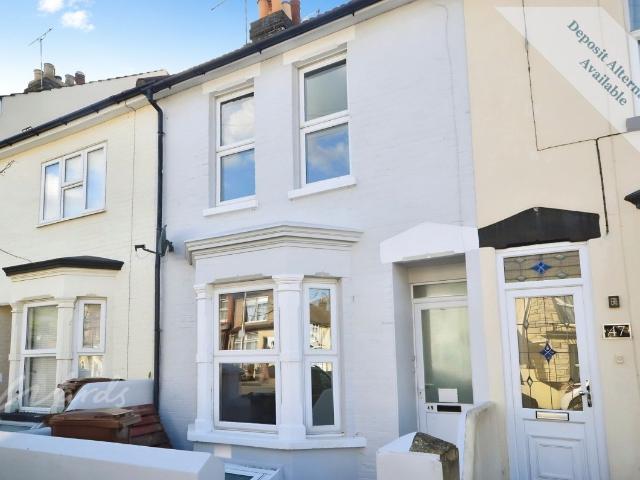 College Avenue, Gillingham ME7, 3 bed terraced house to rent, £1,400 pcm | PrimeLocation