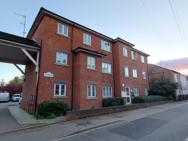 College Court, Bedford MK42, 2 bed flat to rent, £1,150 pcm | PrimeLocation