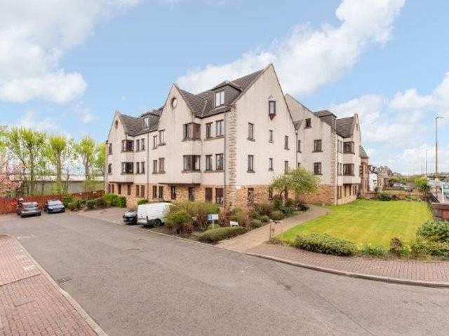College Court, Inchview Terrace. 3 bed flat to rent £1,800 pcm £415 pw