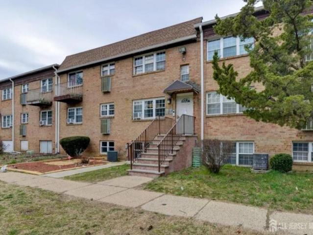 College Dr, Edison, Condo For Sale