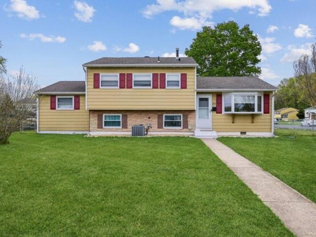 College Dr, Pemberton, Home For Sale
