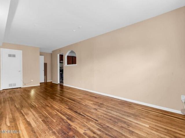 College Dr Unit,edison, Condo For Sale