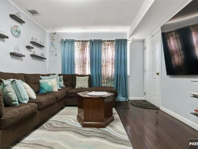 College Dr Unit,edison, Condo For Sale