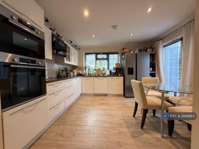 College Gardens, London, SW17 3 bed terraced house to rent £2,995 pcm £691 pw