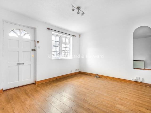 College Gardens, Tooting, London, SW17 1 bed flat to rent £1,800 pcm £415 pw