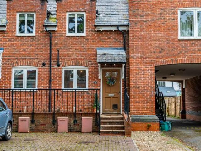 College Gate, Cheltenham. 2 bed end of terrace house to rent £1,625 pcm £375 pw