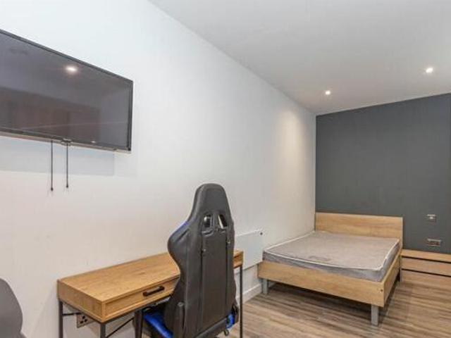 College Green, Bristol, Studio Flat For
