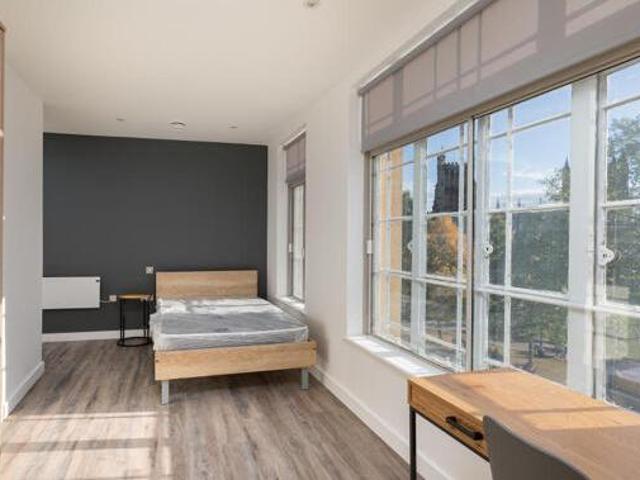College Green, Bristol, Studio Flat For