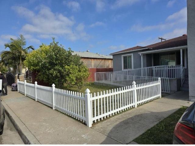 College Grove Room available 8/1