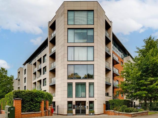 College House, Putney Hill, London SW15, 1 bed flat to rent, £2,400 pcm | PrimeLocation