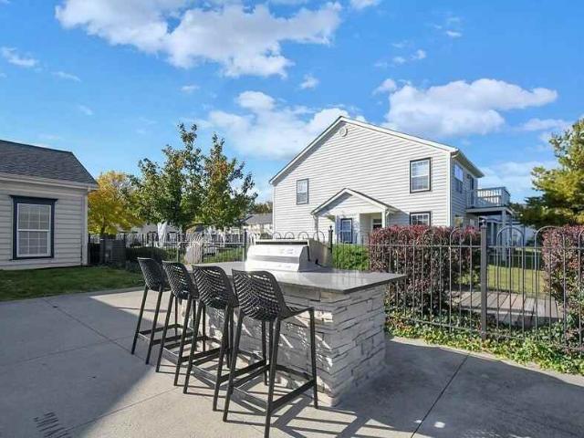 College Park 2 Bedroom Apartment for Rent at 1708 Creeksedge Dr, Columbus, OH 43209 Berwick