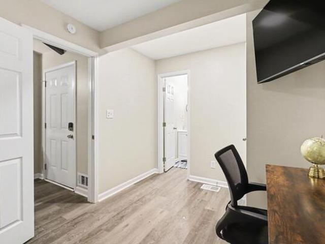 College Park newly renovated with PRIVATE BATHROOMS close to MARTA and major roads!