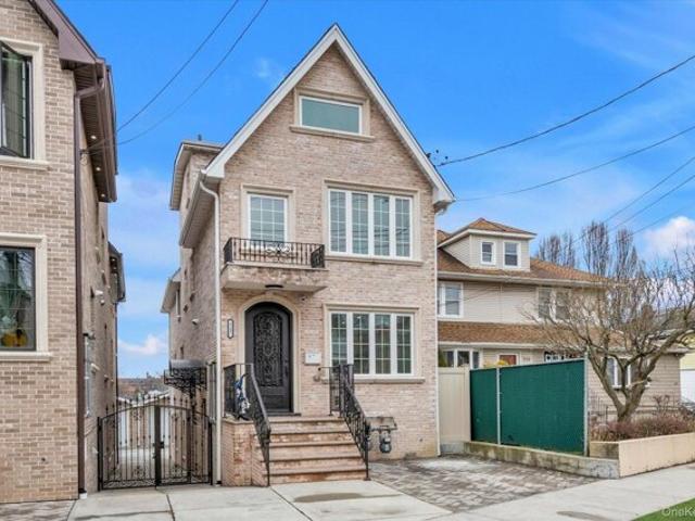 College Pl, College Point, Home For Sale