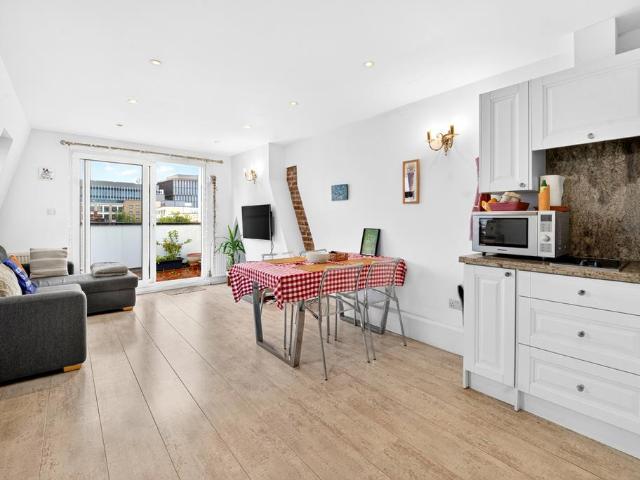 College Place, Camden, London, NW1 1 bed apartment to rent £2,050 pcm £473 pw
